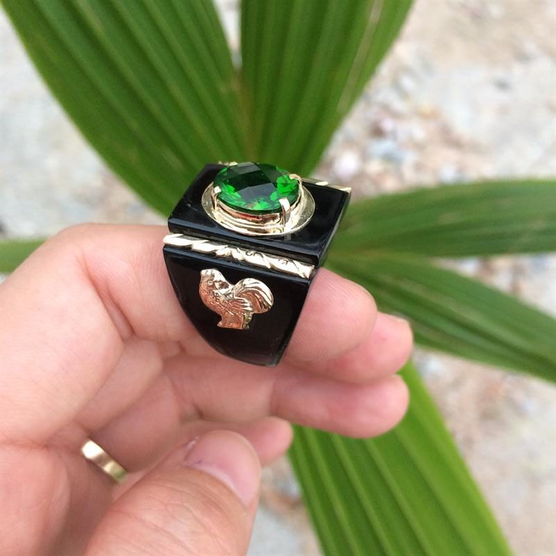 Nhẫn San Hô Đen bọc Vàng đính Đá xanh - PHONG THỦY VĂN BÉ